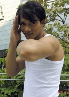 THE WORLD OF MARTIAL ARTS: BIOGRAFIA : TONY JAA